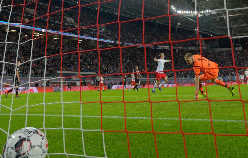 Isaak Hayik sa stal najstarším futbalistom histórie | SPORTNET