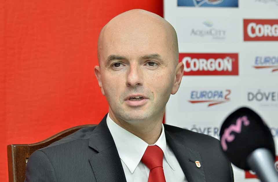 Dávame si vlastné góly. Problém je v tom, že nemáme silné osobnosti ...