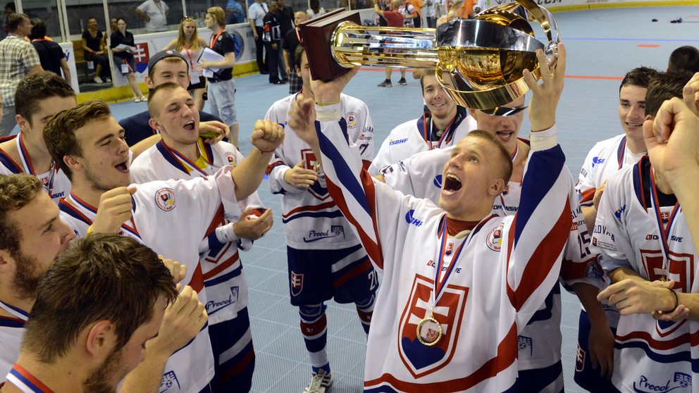 Hokejbal je v mnohom podobný hokeju. Zápas ale trvá kratšie | SPORTNET Hokejbal je v mnohom podobný hokeju. Zápas ale trvá kratšie | SPORTNET